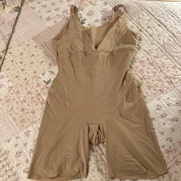 Maidenform | Intimates & Sleepwear | Seamless Beige Shapewear Bodysuit ...